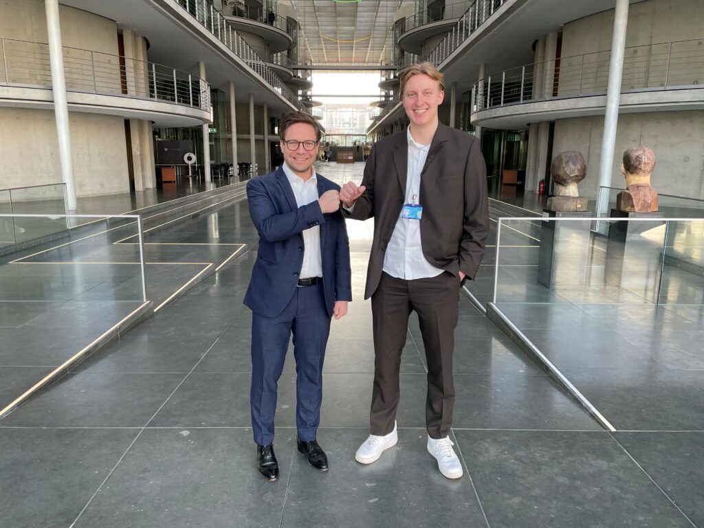 Praktikumsbericht Linus Schwarz – Fabian Gramling